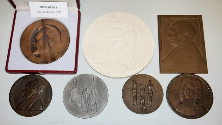 0260-Sammlung von 7 Künstlermedaillen und -plaketten, Theo Siegle ...